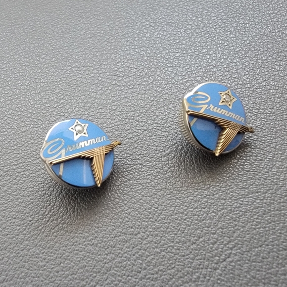 L.G.B. | Accessories | Pair Of Vintage Grumman K Gold Service Pins ...